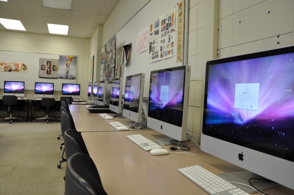 LABS + FACILITIES – Graphic Design